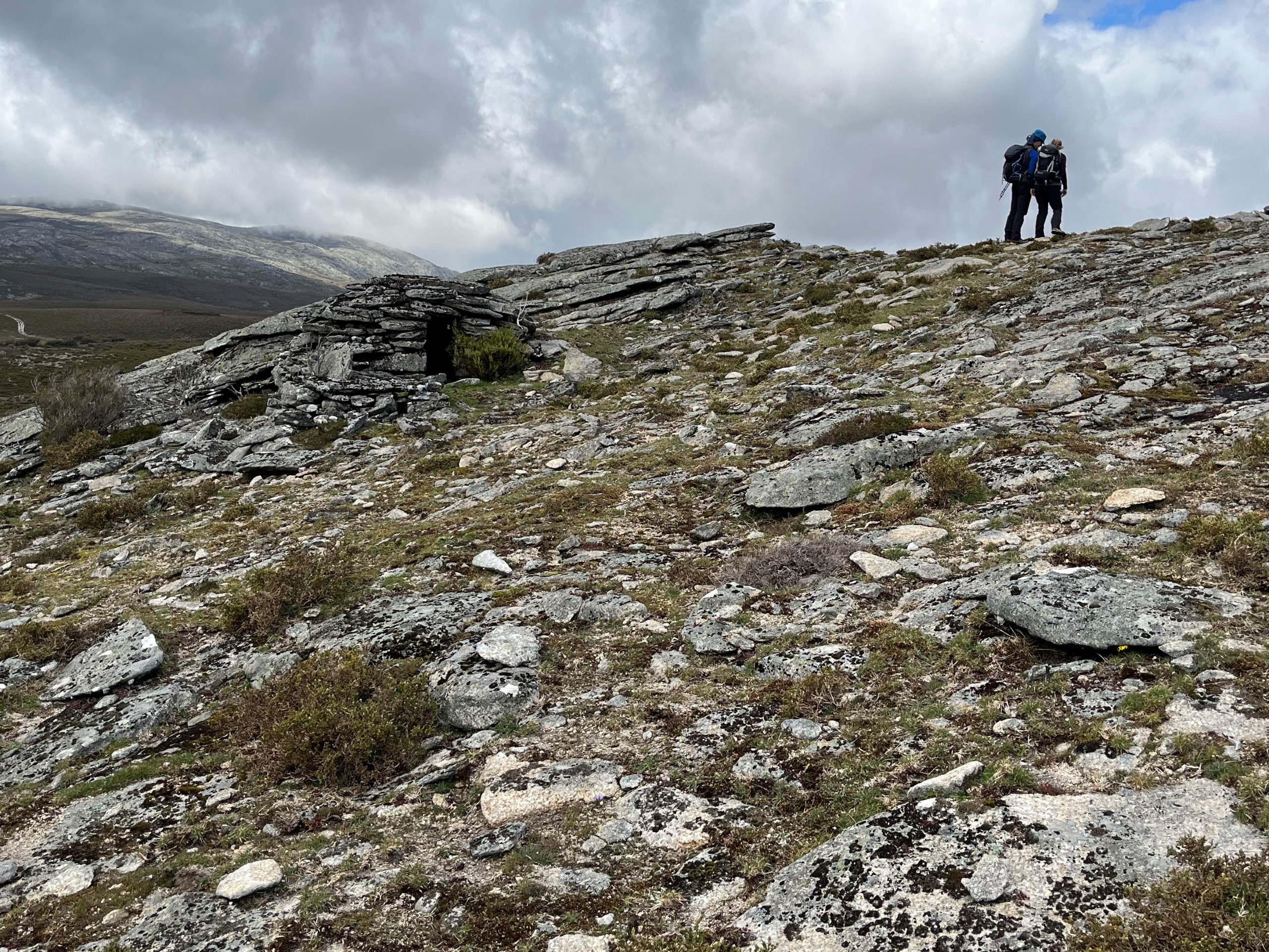 Shepherds abrigo near Bicos – The Yorkshire Ramblers' Club